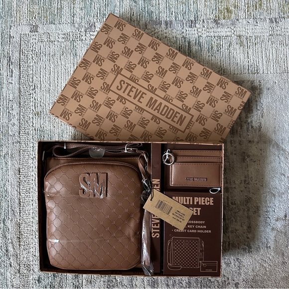 Steve Madden | Bags | Steve Madden Logo Crossbody Multipiece Gift Set ...